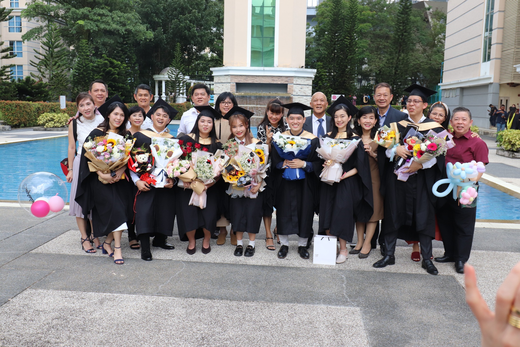 Gown, caps & convocation! Let’s celebrate! – SEGi University